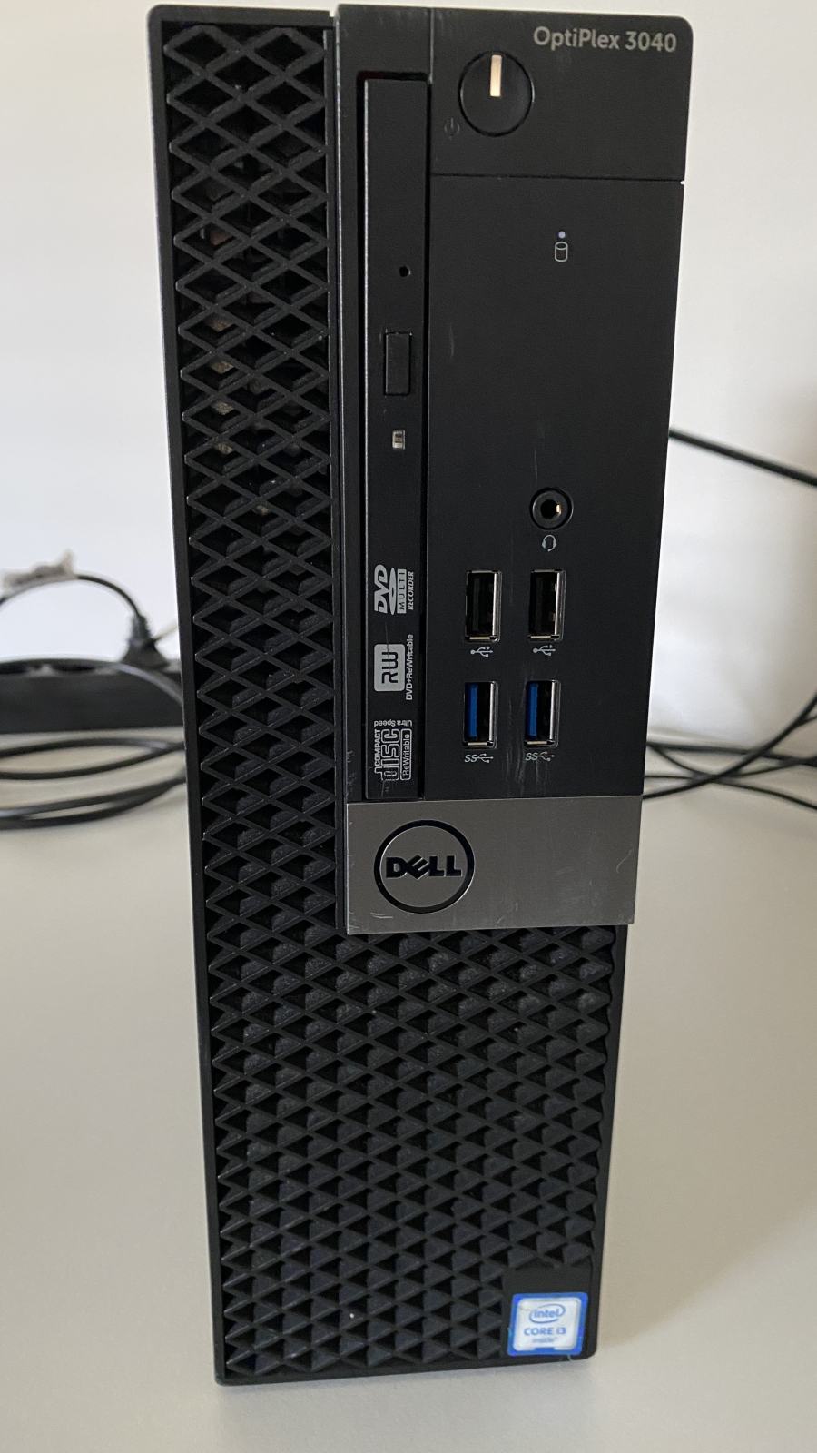 Osebni računalnik DELL OptiPlex 3040: i3, 8GB RAM, 240GB SSD, WIN10