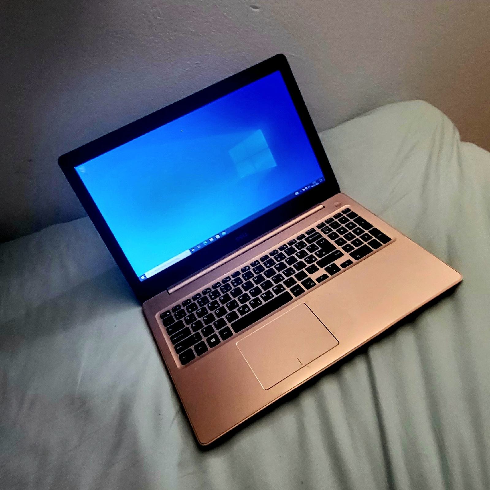 NADGRAJEN Dell prenosnik 2x SSD, i5-8250U, 12GB RAM, AMD Radeon 530