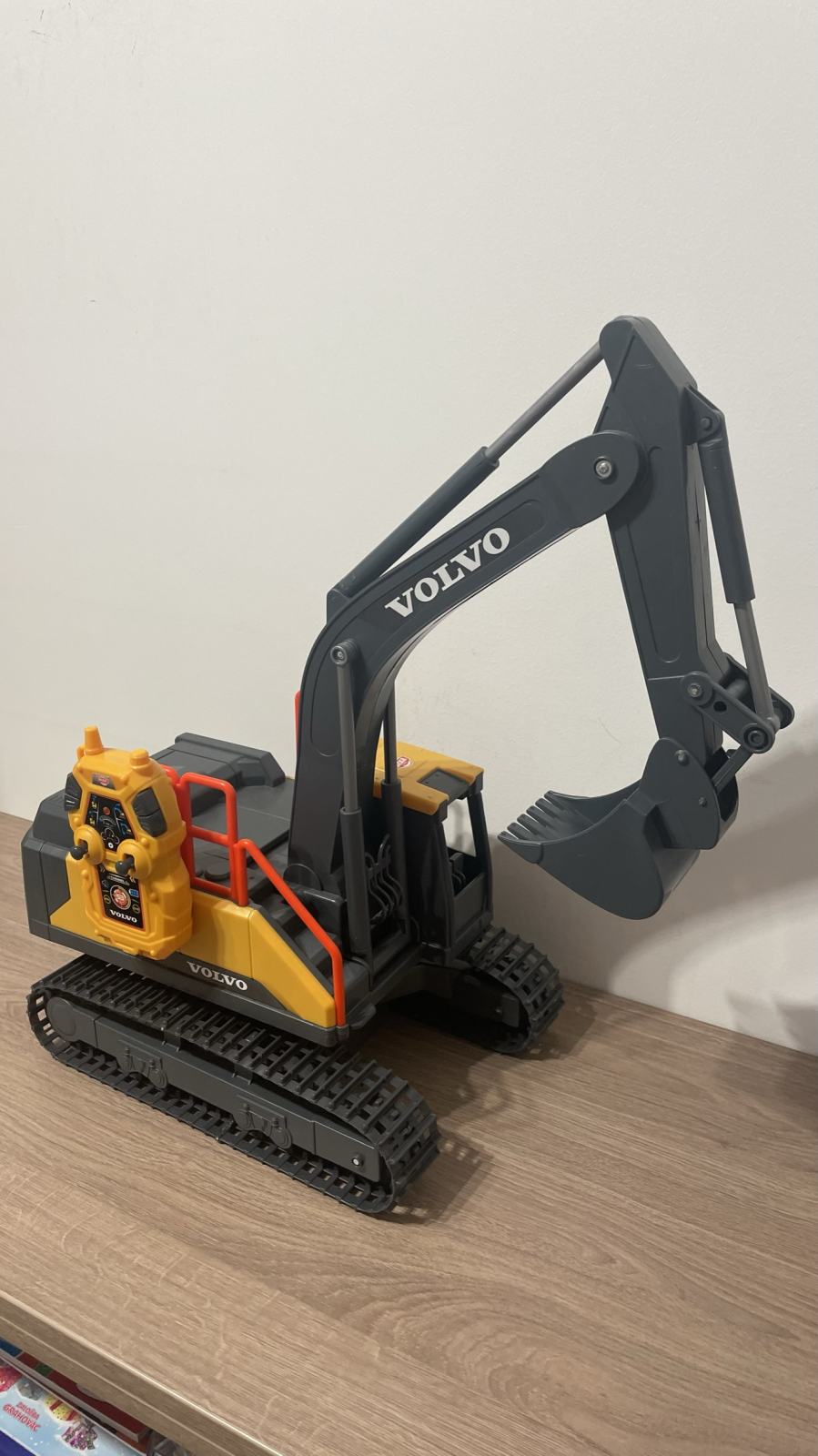 Bager na daljinsko vodenje - Dickie Toys Volvo Mining Excavator RC