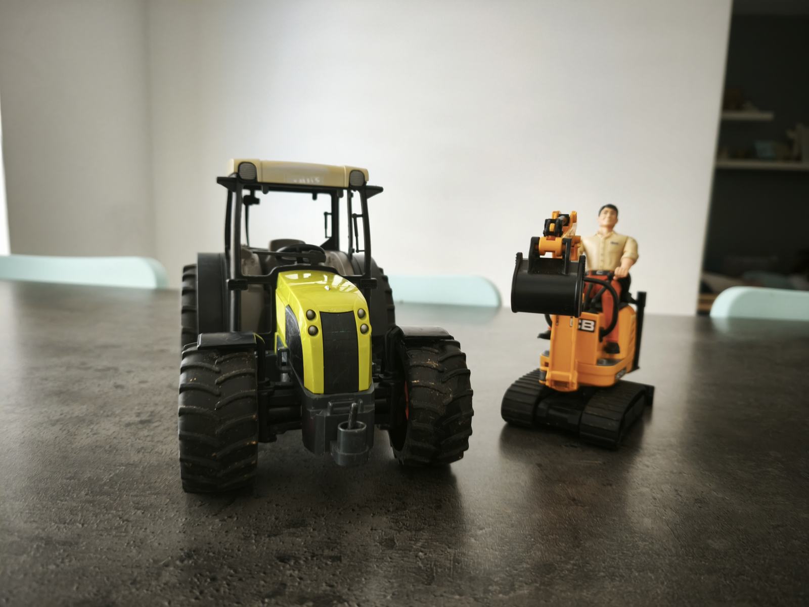Bruder Taktor Class + Bager JCB