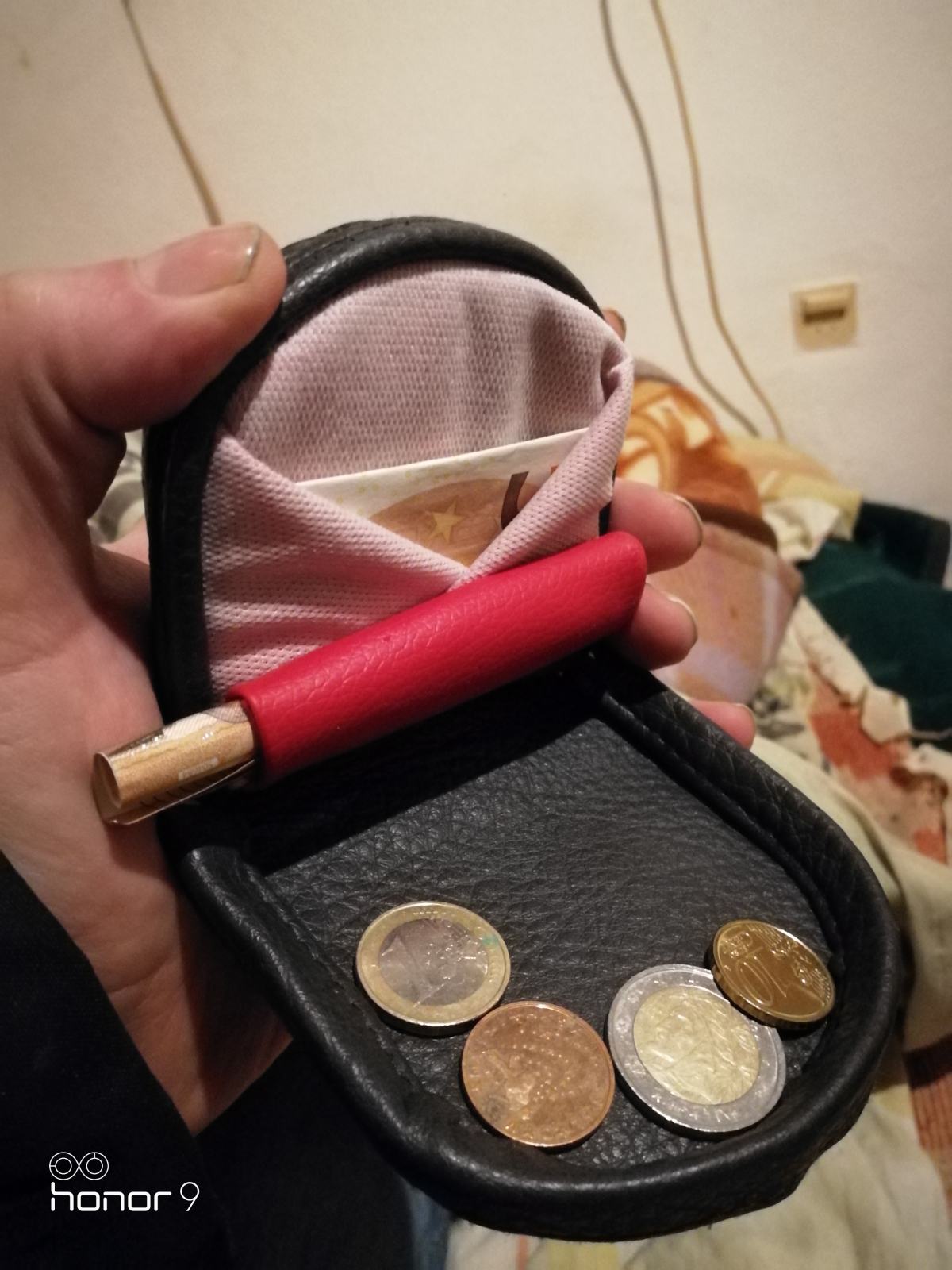 Denarnica narejena na roke