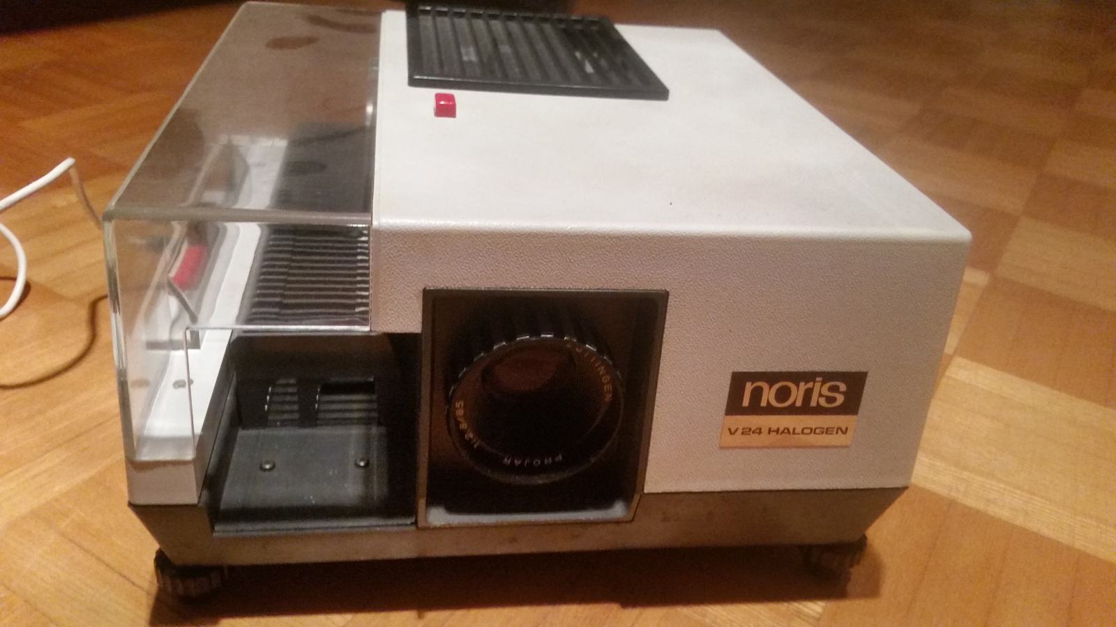 DIAPROJEKTOR NORIS V24 HALOGEN