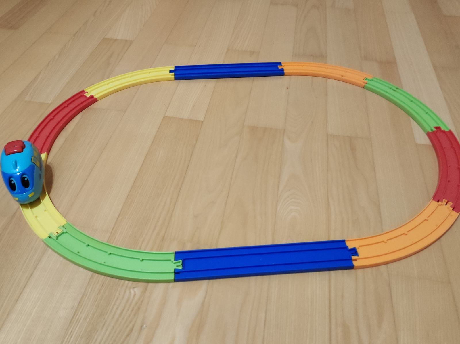 Vlak na progi, ki vozi sam