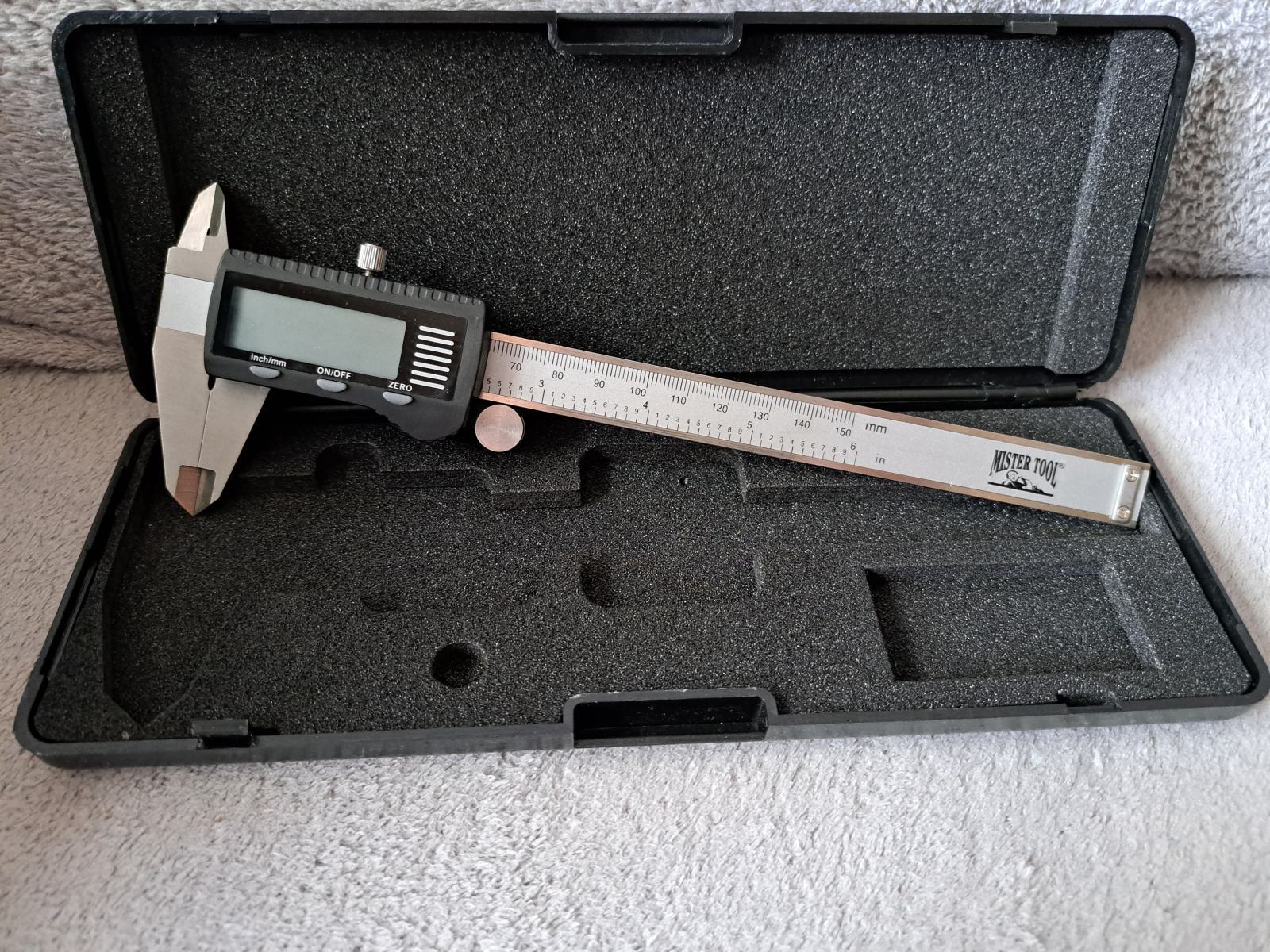 Digitalno kljunasto merilo