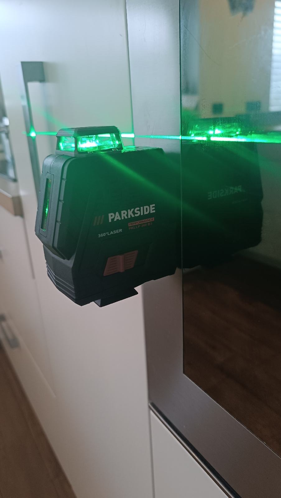 Parkside laser nivelir 360 zelen polnilni