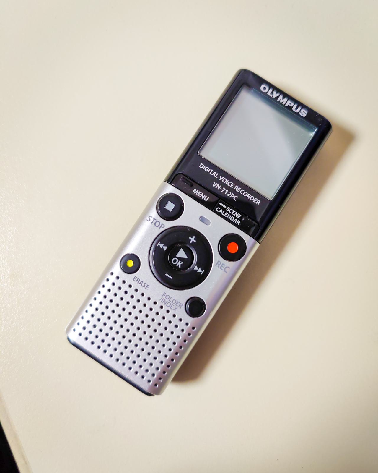 Diktafon OLYMPUS VN-712PC z etuijem