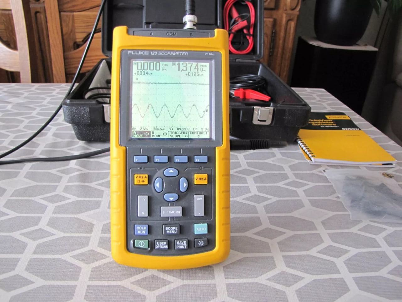 Scopemeter Fluke 123 + acc. + trda torbica