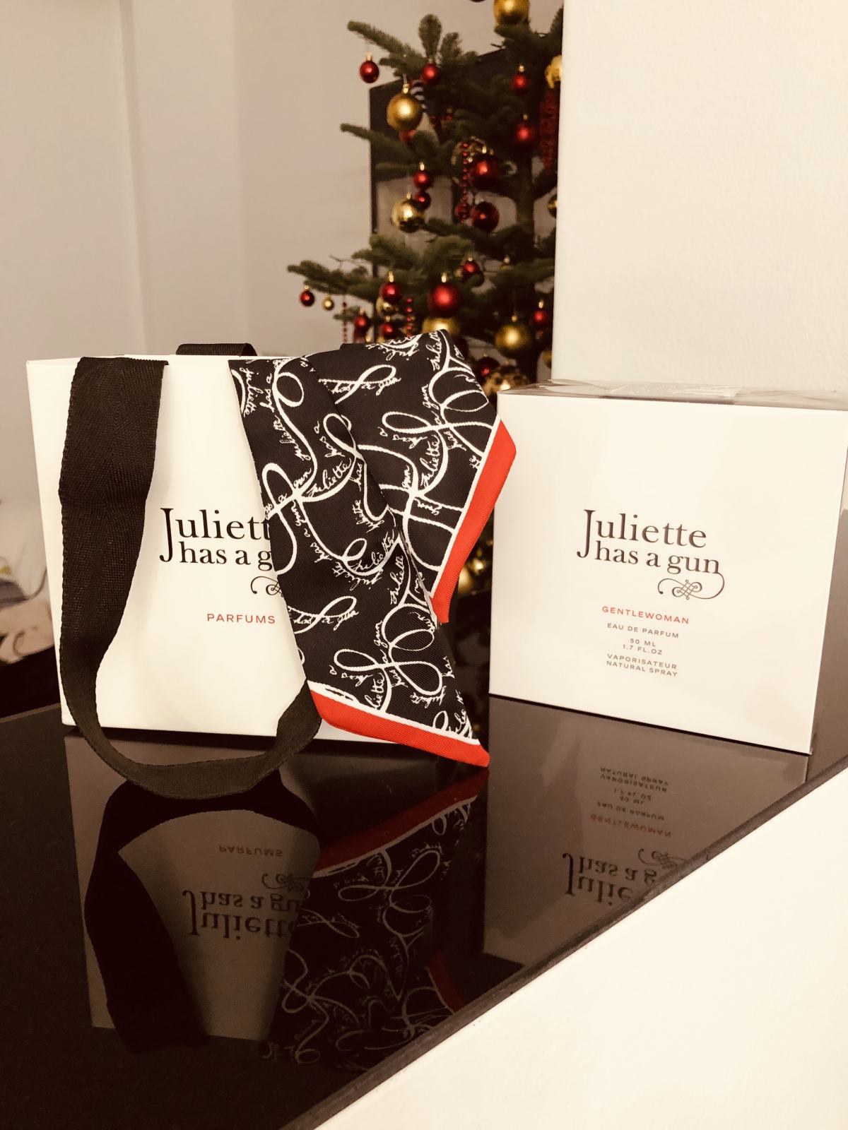 Ženski parfum Juliette has a gun Gentlewoman by Romano Ricci