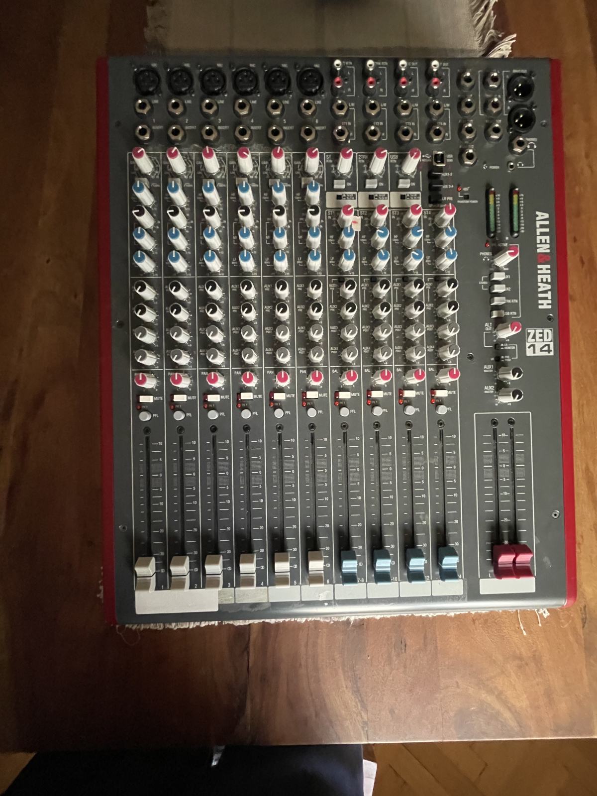 Allen & Heath ZED 14 mešalka
