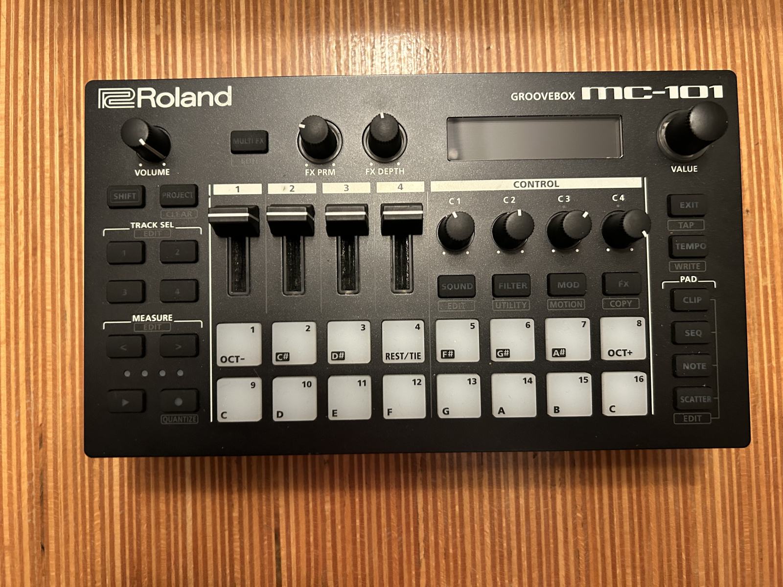 ROLAND MC-101 4x Sintisajzer/Ritem machine