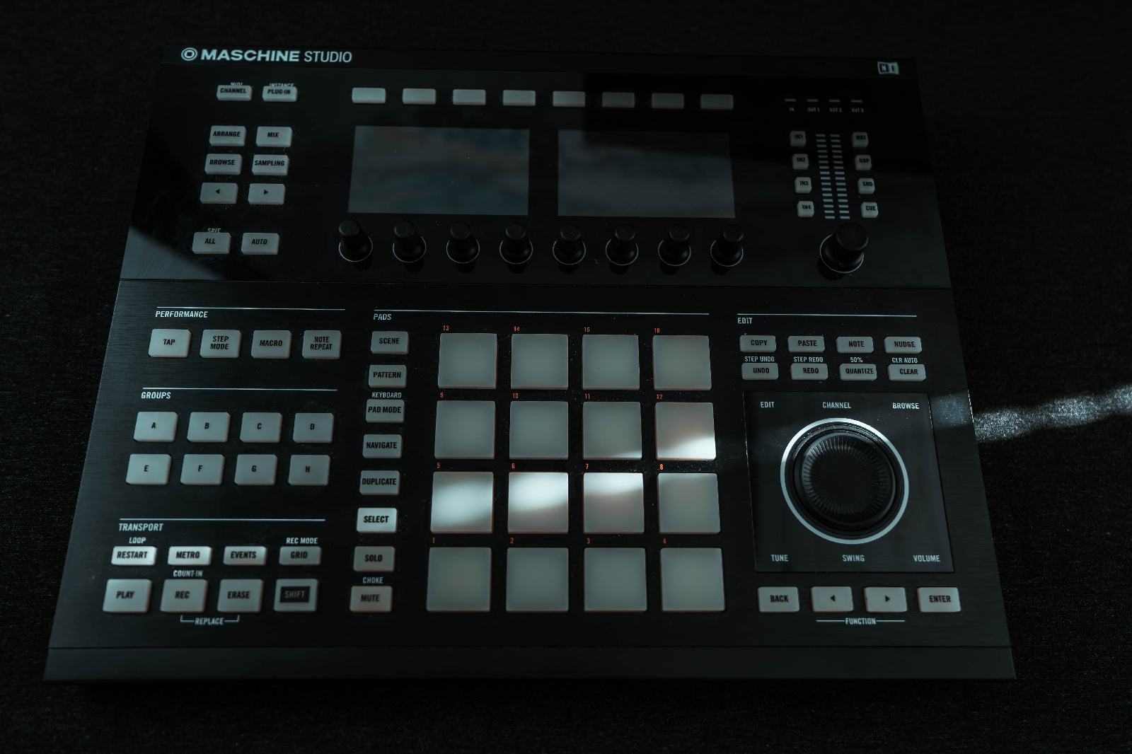 Native Instruments Maschine studio