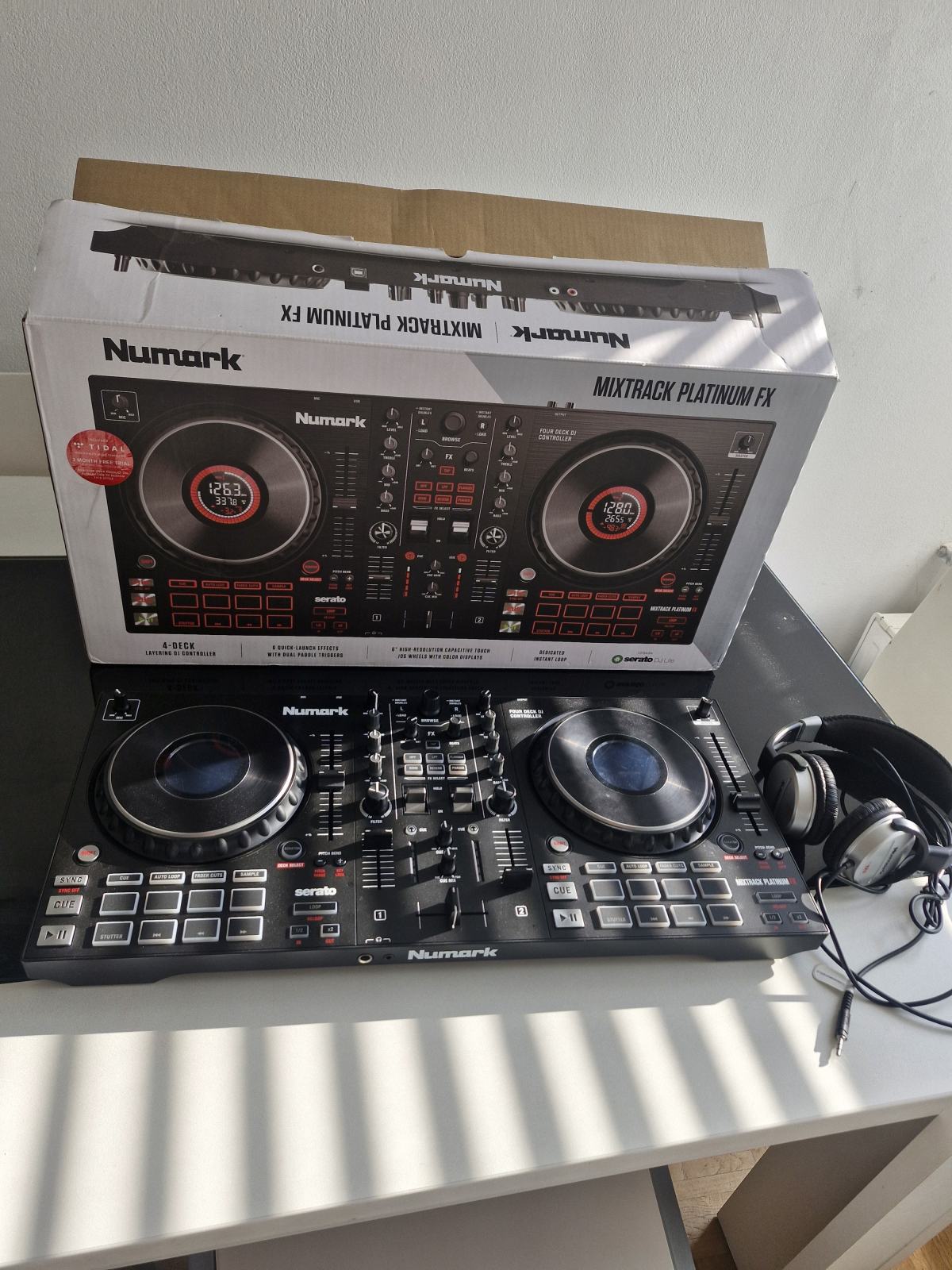 Numark Mixtrack Platinum FX SET DJ kontroler