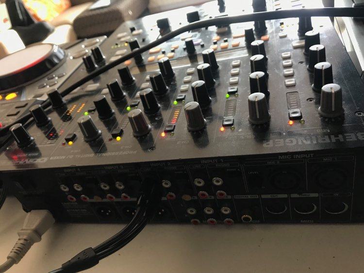 Pioneer CDJ 400 (2x) Behringher DJM 4000 DJ Mixer
