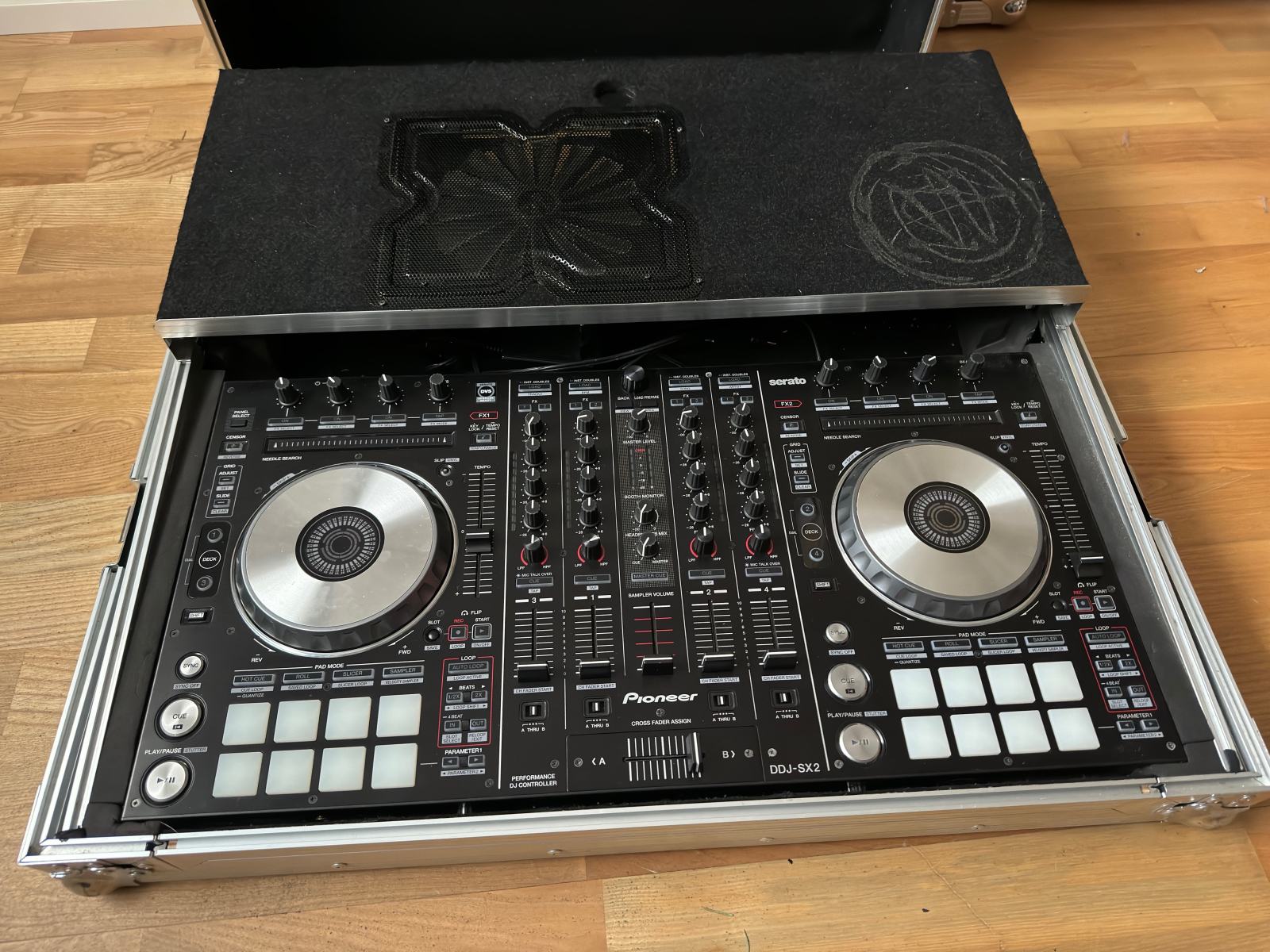 Pioneer DDJ SX2 + DJ Flight case
