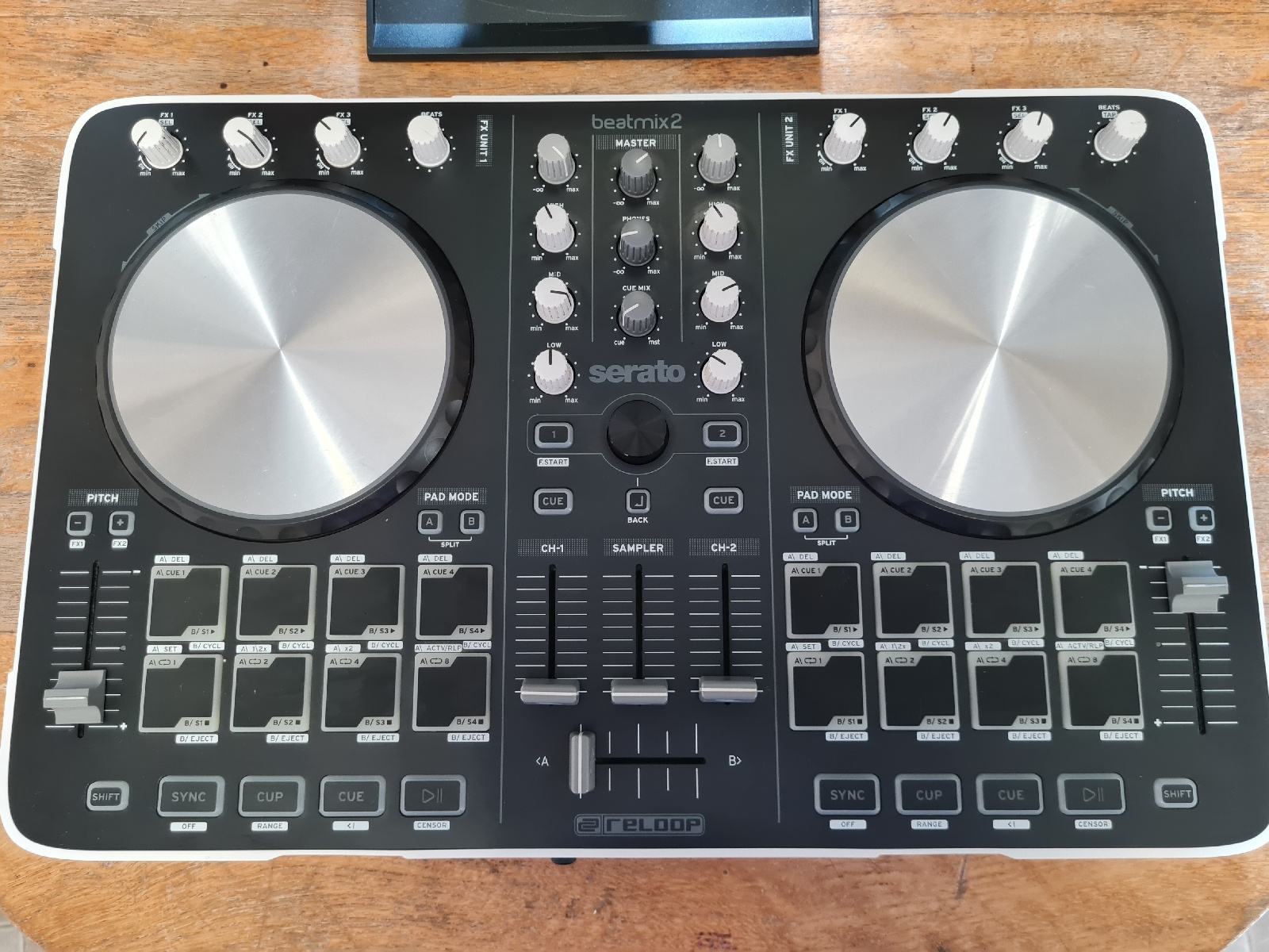 RELOOP BEATMIX 2 (SERATO), DJ KONTROLER