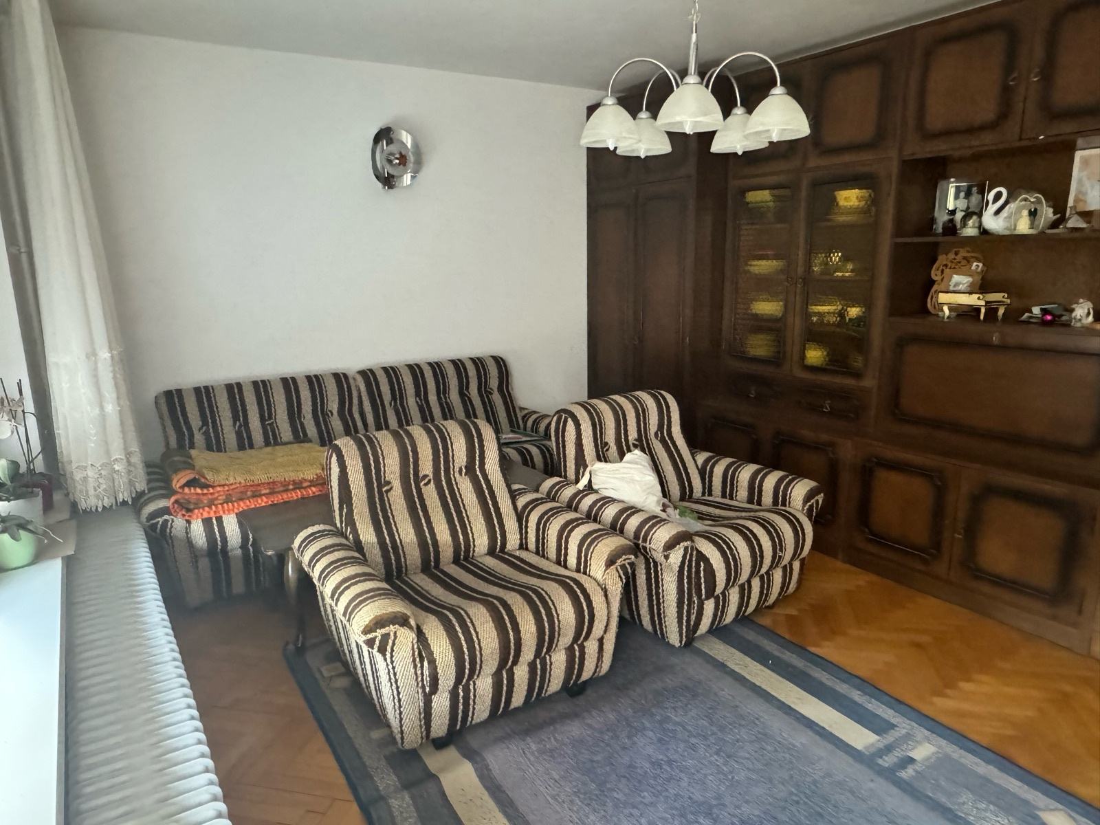 Po simbolični ceni prodam pohištvo