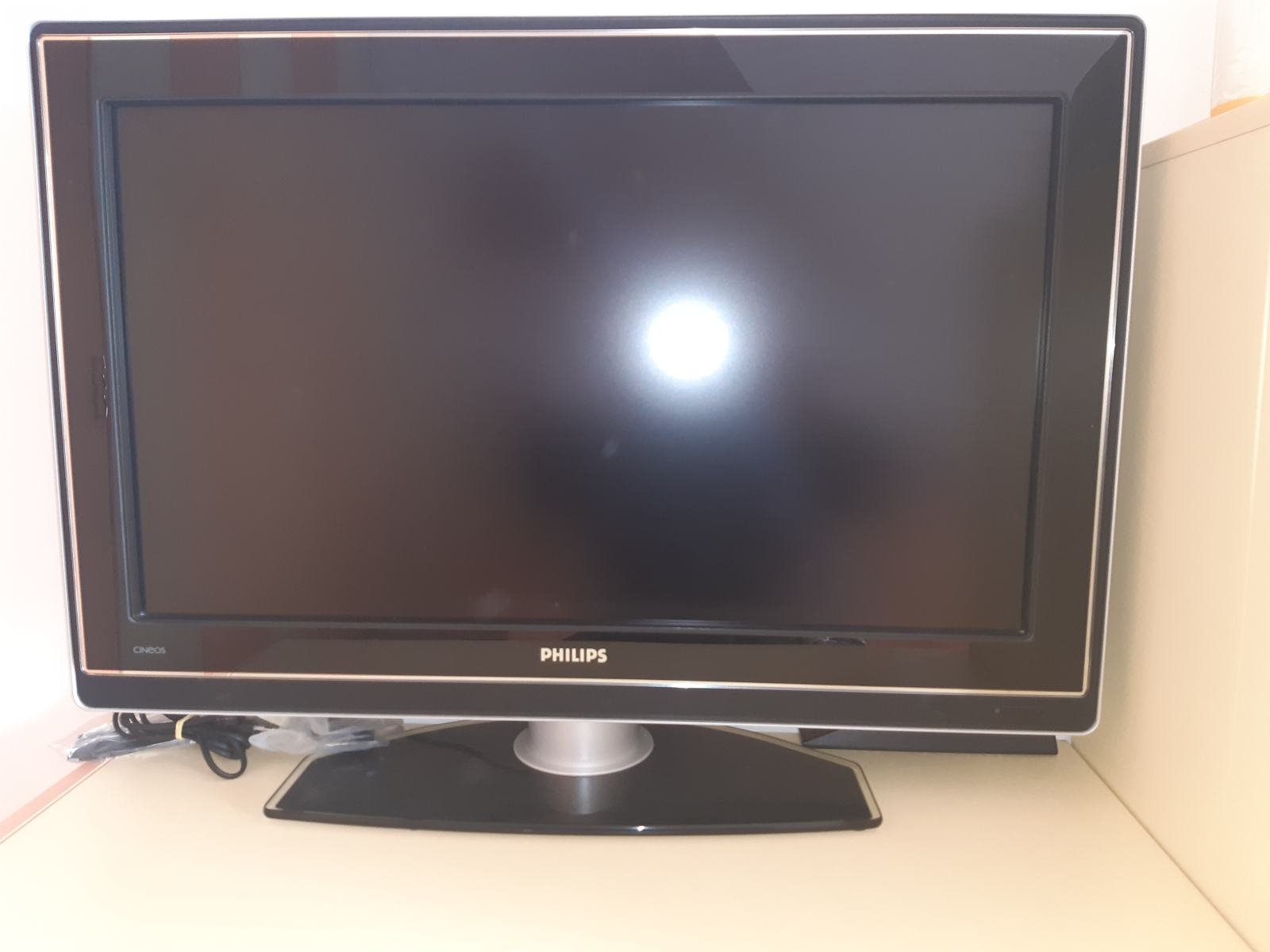 Tv, lcd, Philips Cineos, Ambilight, 32 inch, diag. 81 cm, novejši