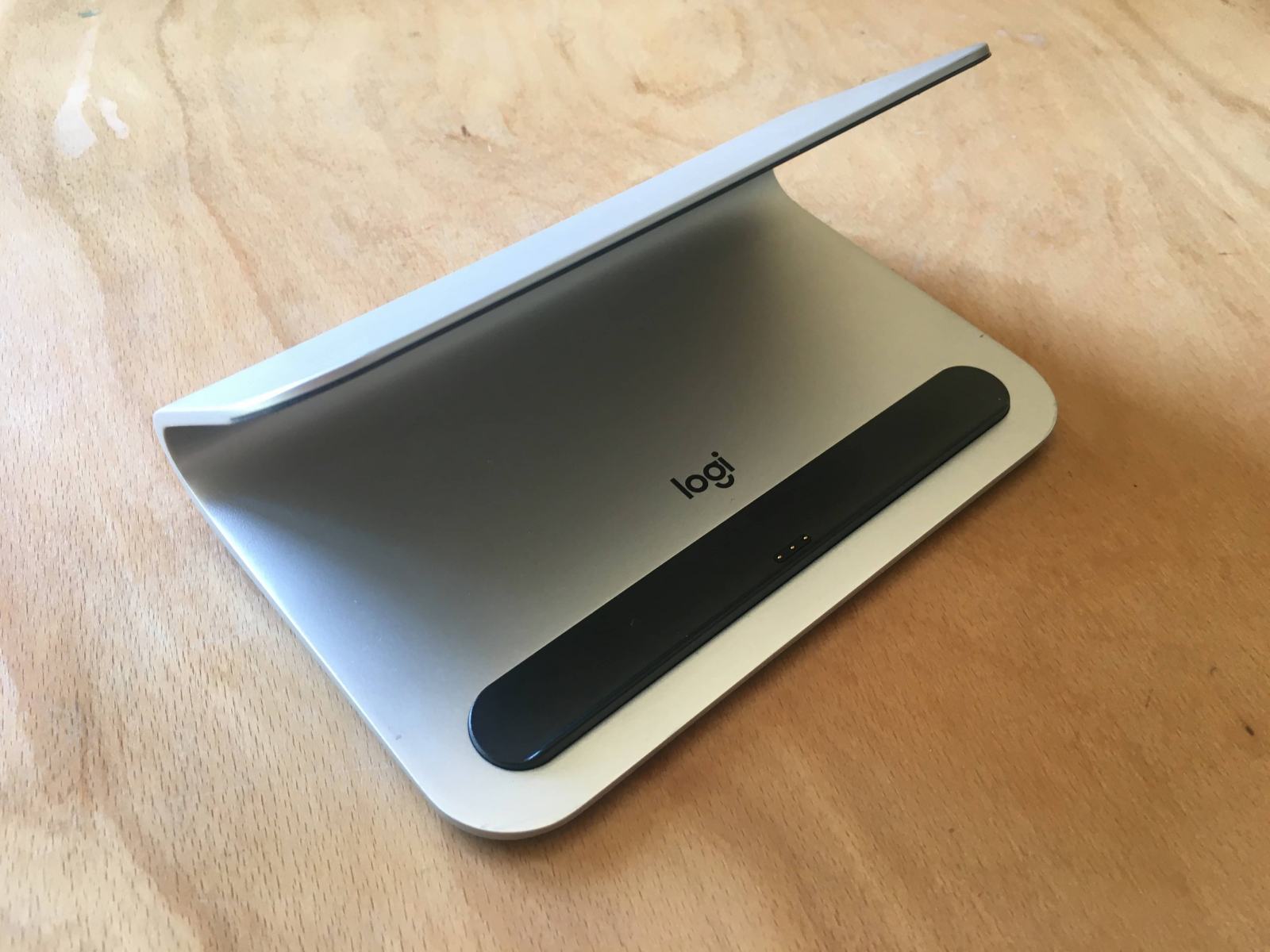 Stojalo za iPad (Logitech Base)
