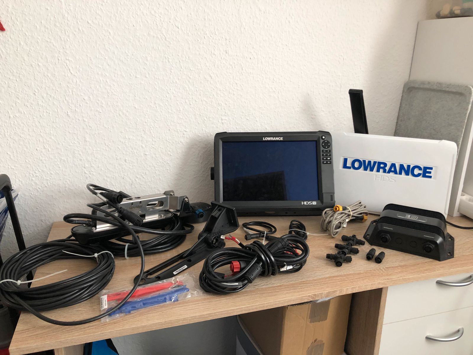 Lowrance HDS 12 Carbon + 3D-Box FISHFINDER Original, NOVO