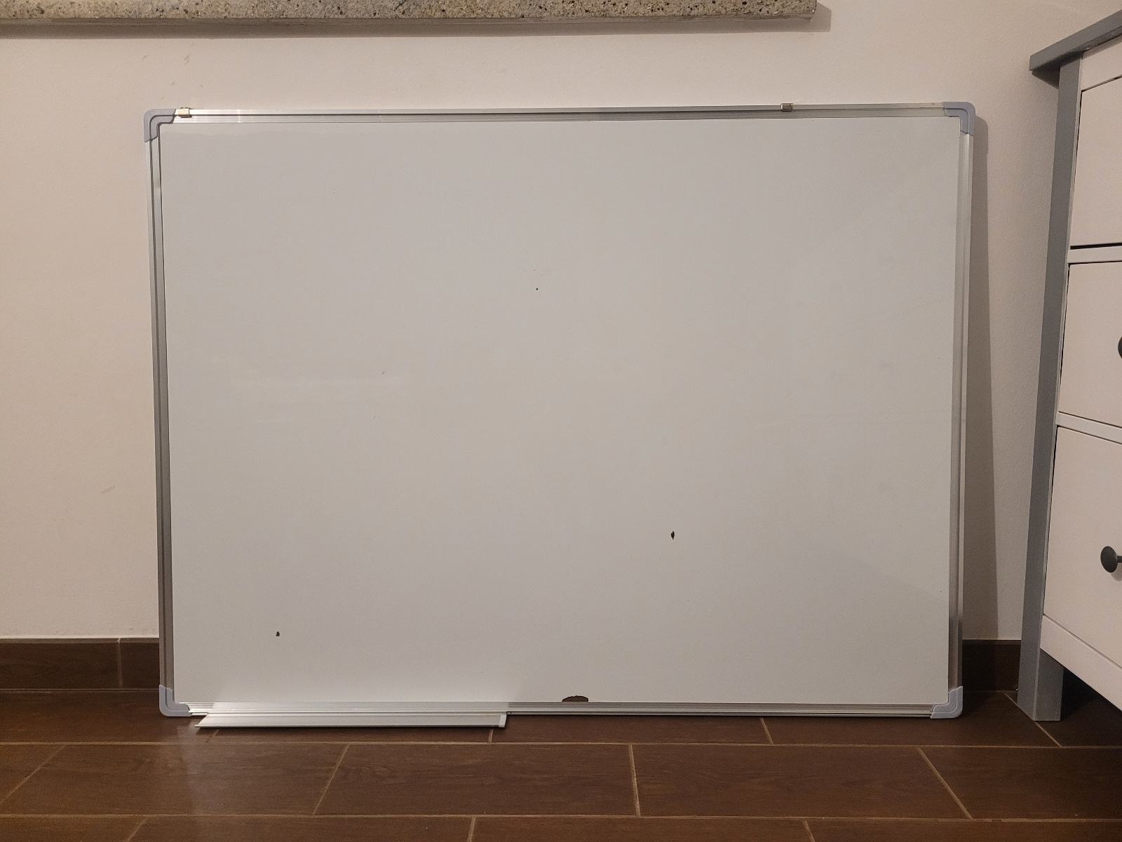 Bela magnetna tabla