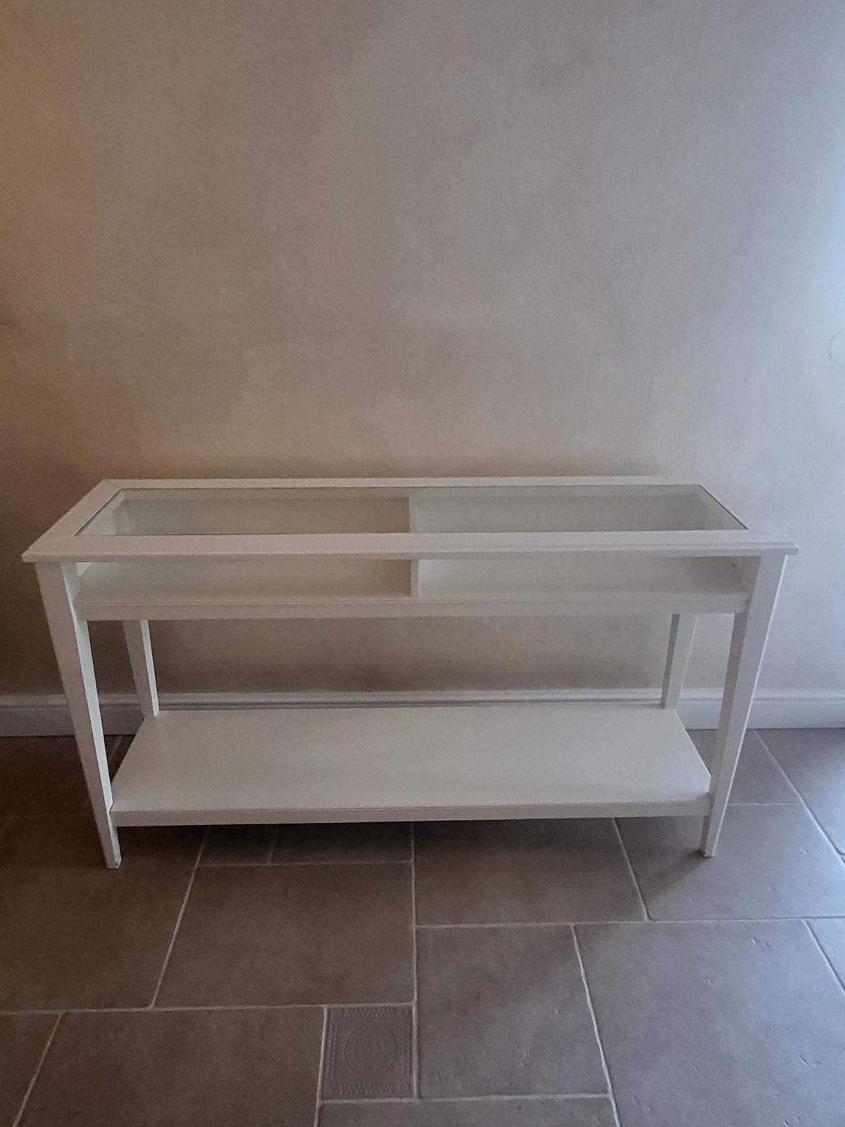 bela okrasna KREDENCA