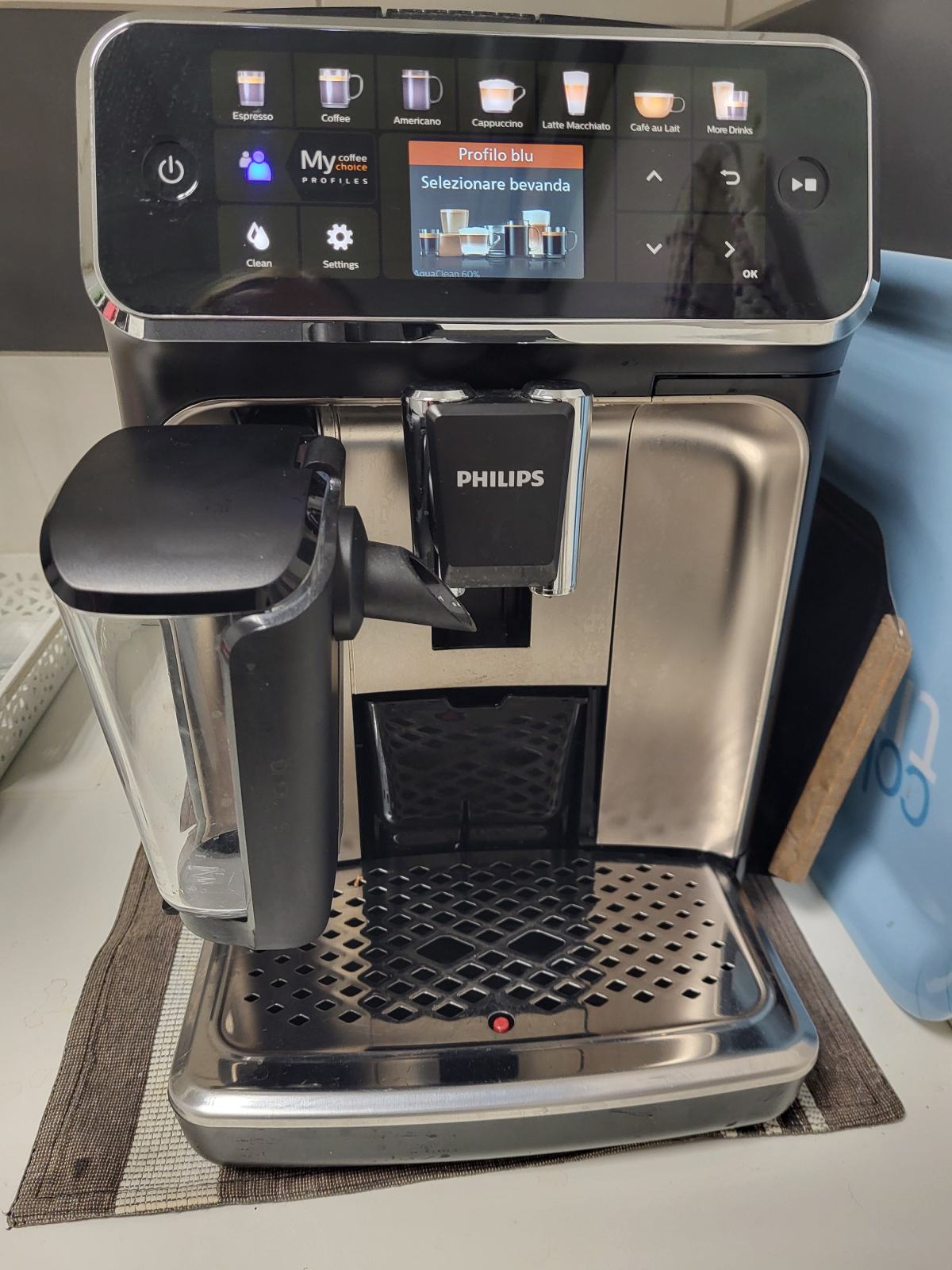 Kavni aparat PHILIPS EP5547/90 LatteGo