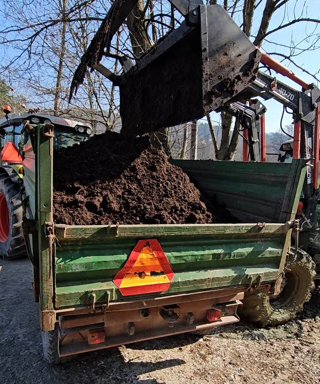 Kompost/ humus iz domačega konjskega gnoja! Ljubljana