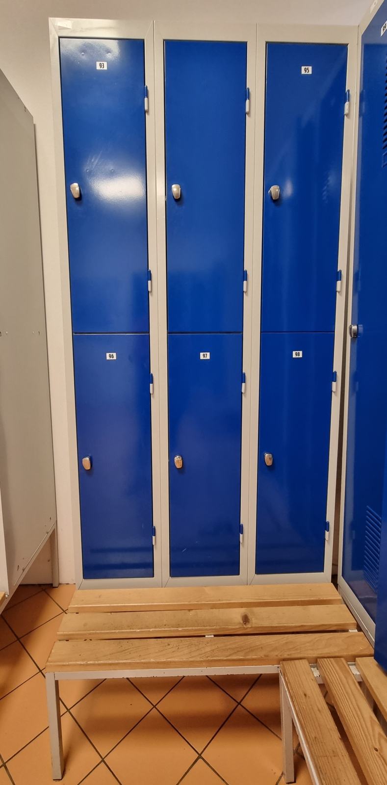 KOVINSKE GARDEROBNE OMARICE