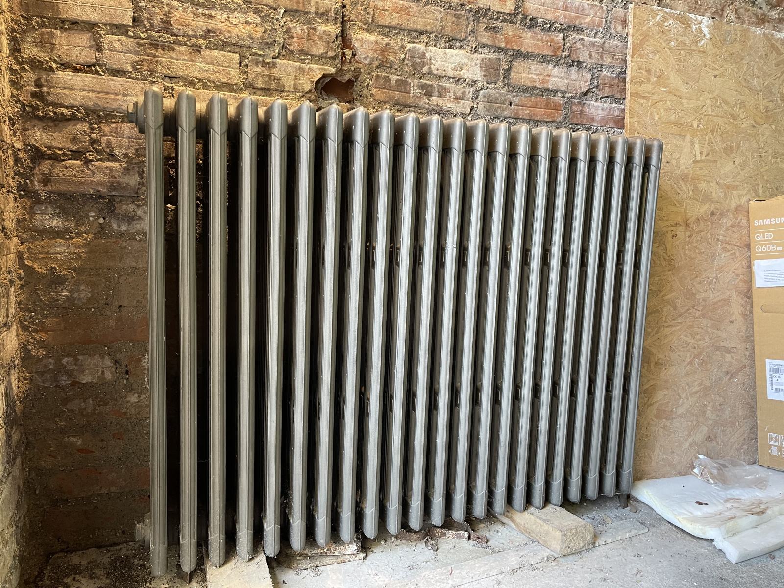 Litoželezni radiator iz ene najimenitnejših Lj vil