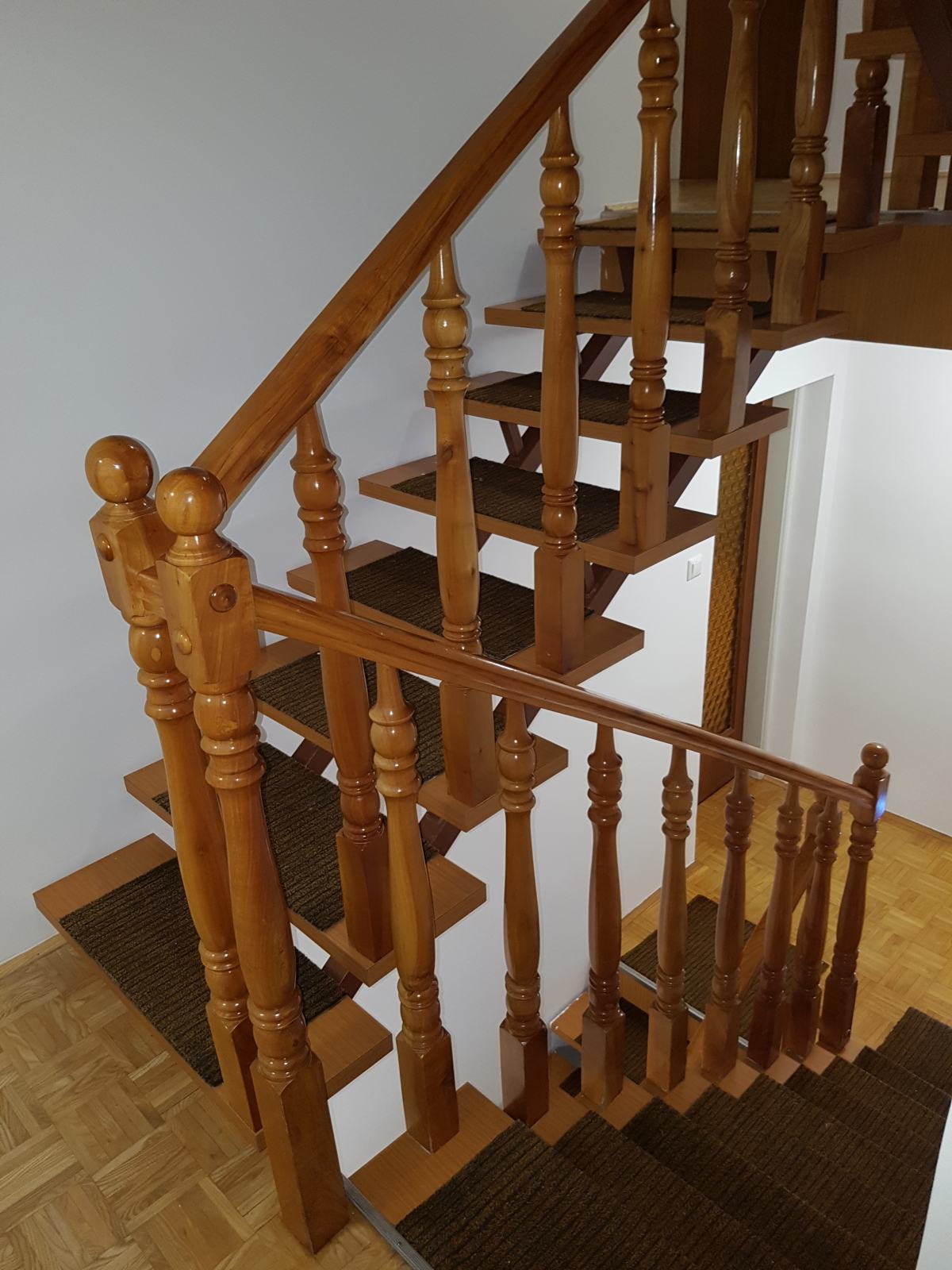 Ograja masiva za stopnice