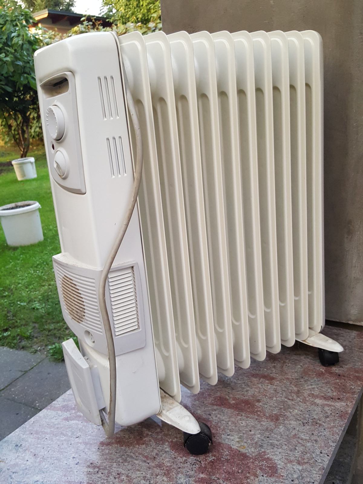OLJNI ELEKTRIČNI RADIATOR EWT, BREZHIBNO DELUJOČ