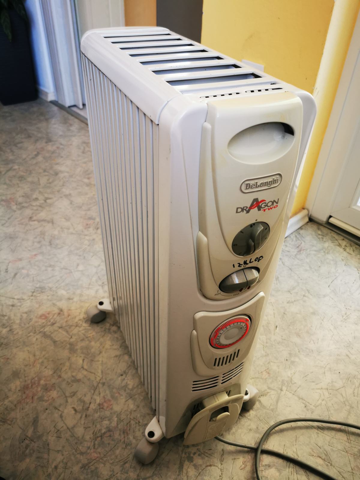 OLJNI RADIATOR DE LONGHI z NASTAVITVIJO URE