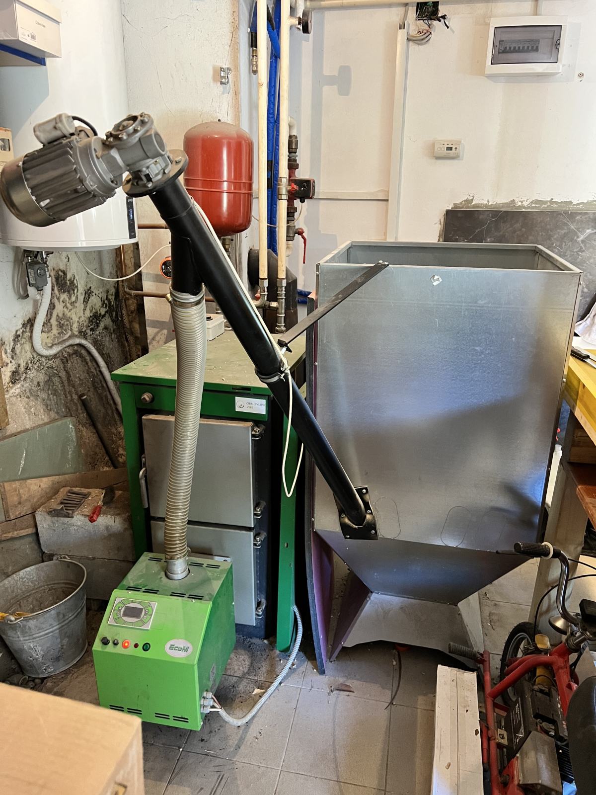 KOMBINIRANA PEČ NA PELETE IN DRVA