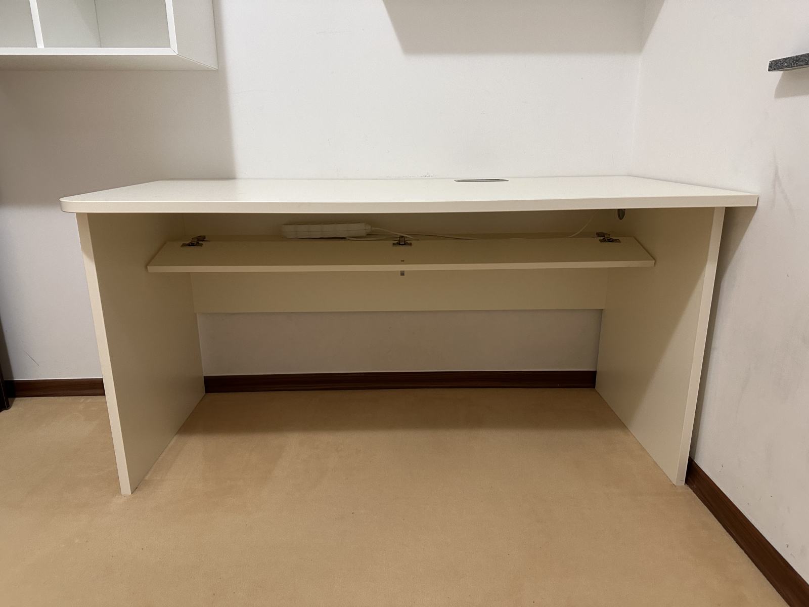 Pisalna miza (mizarsko delo)