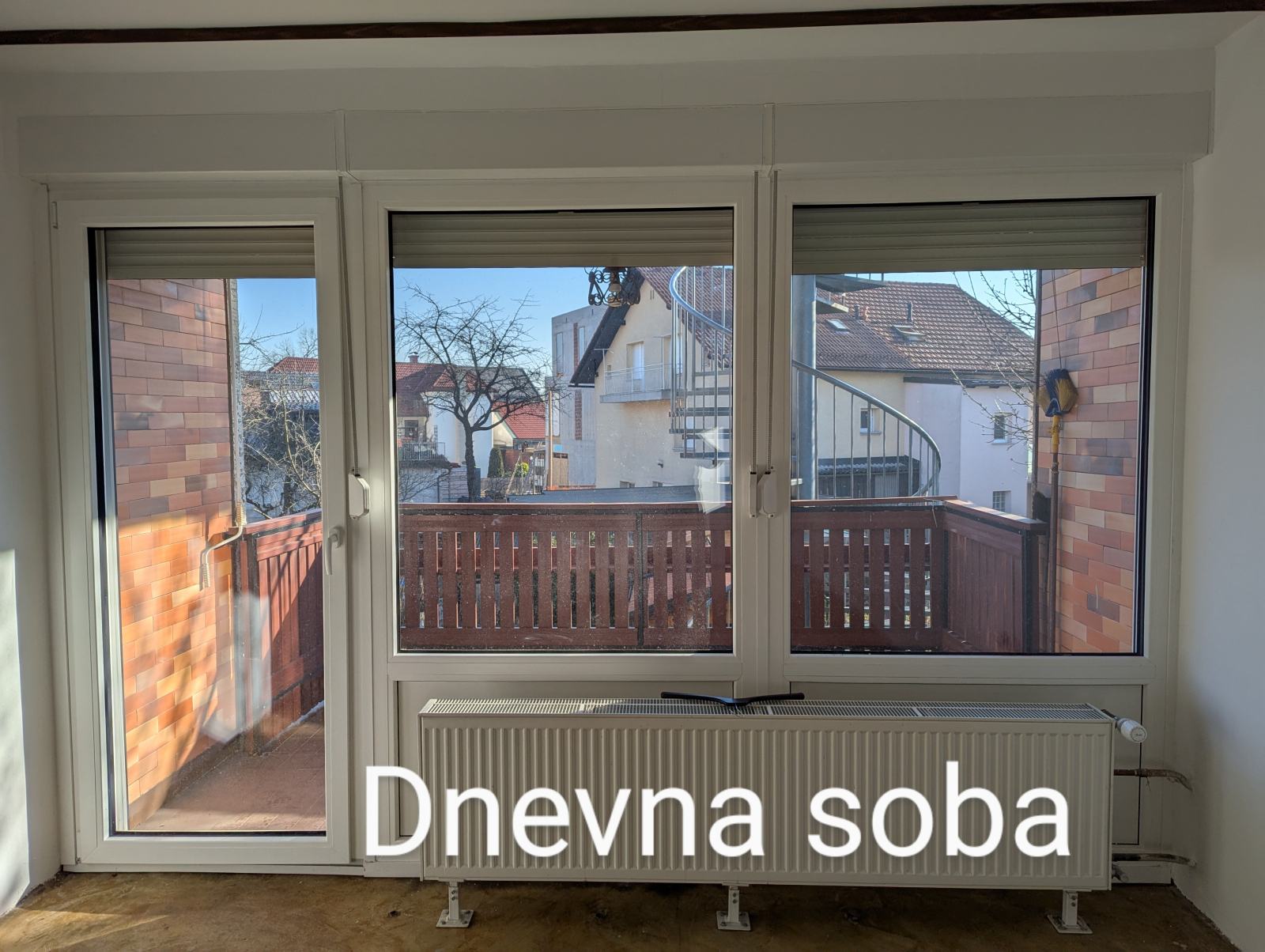 PVC okna (+ komarnik, rolete)
