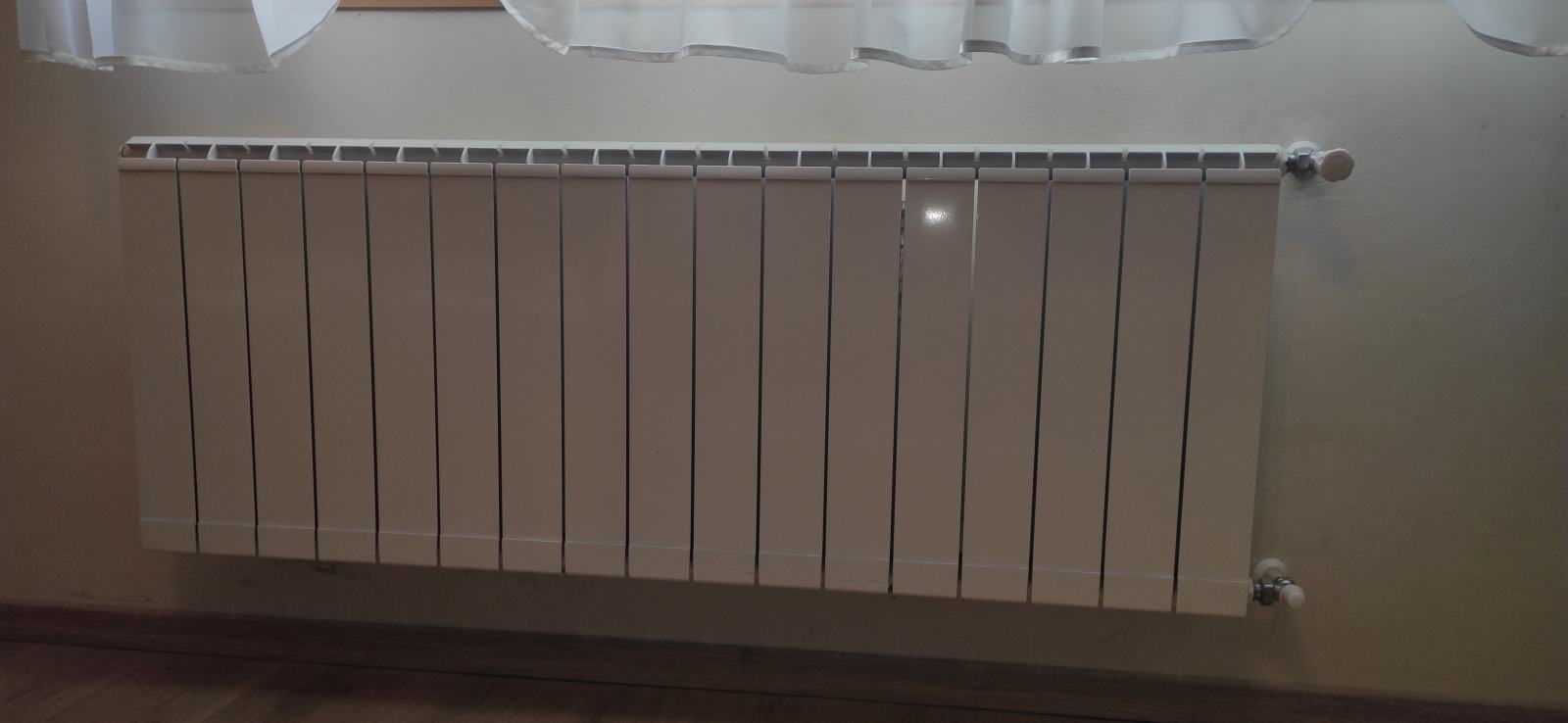 Radiator aluminij Aklimat 17 členov + zidni nosilci 3x