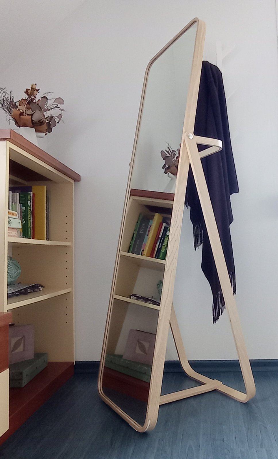 Samostoječe ogledalo