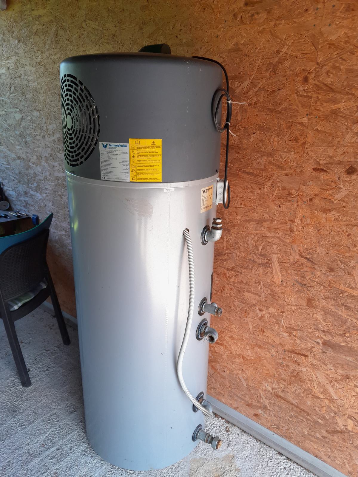 Sanitarna toplotna črpalka termotehnika 230l