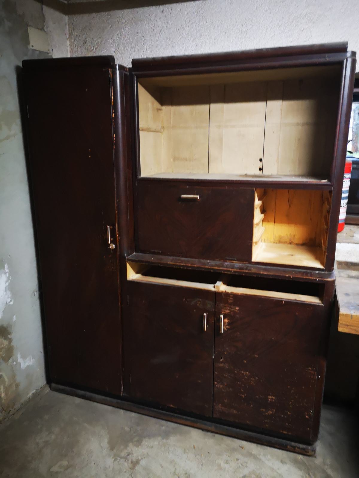 STARA MASIVNA KREDENCA