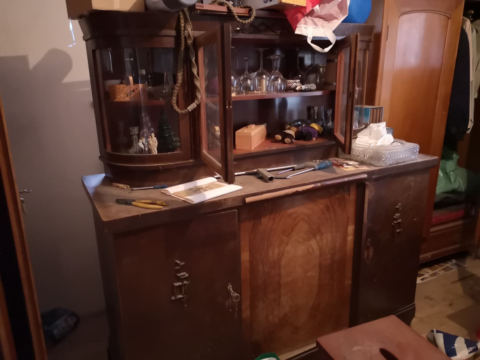 Starinska omara kredenca