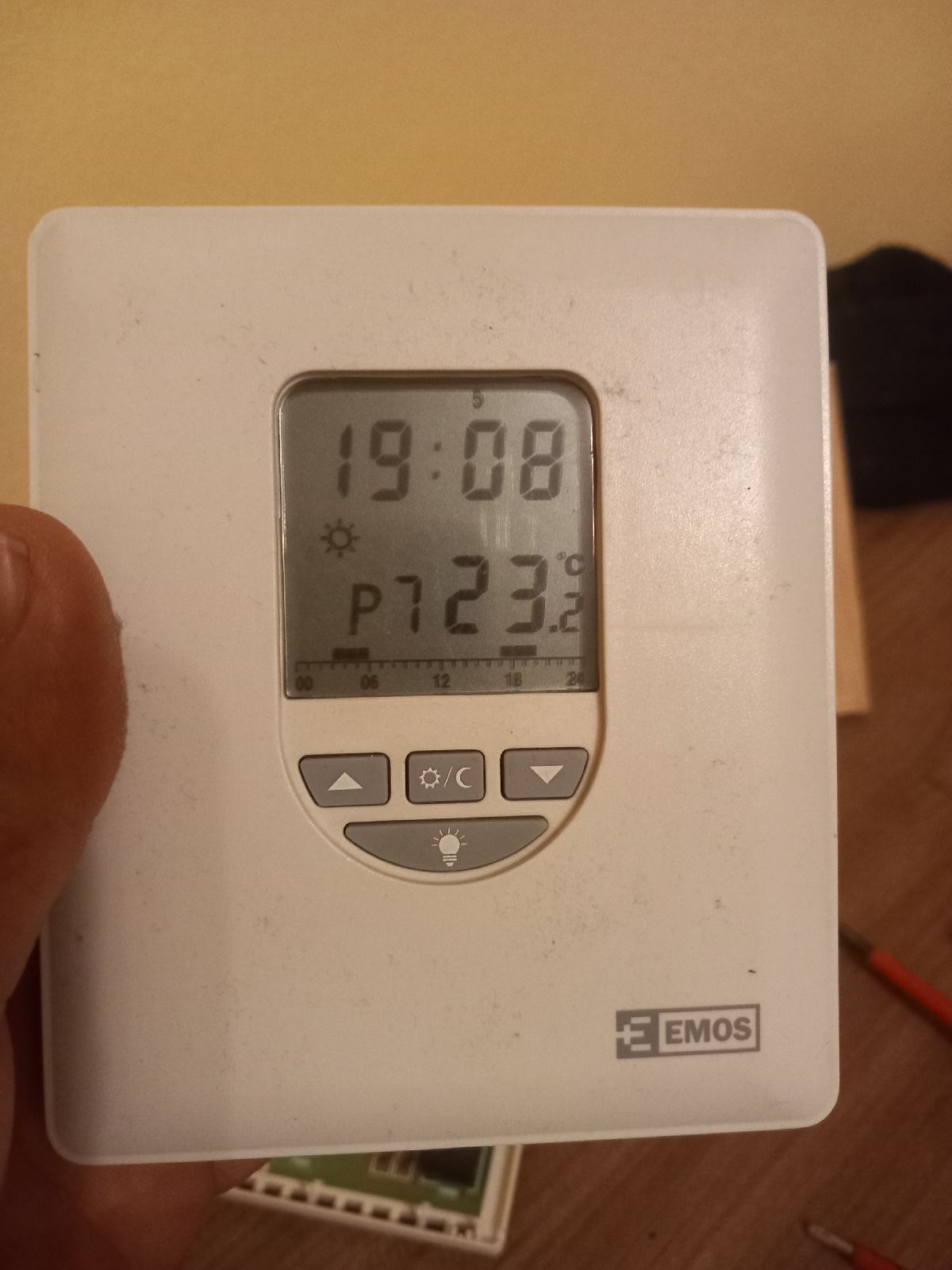 tedenski sobni termostat