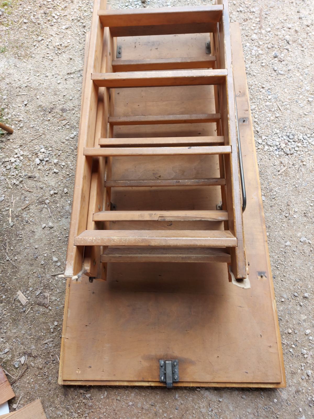 ZLOŽLJIVE PODSTREŠNE STOPNICE