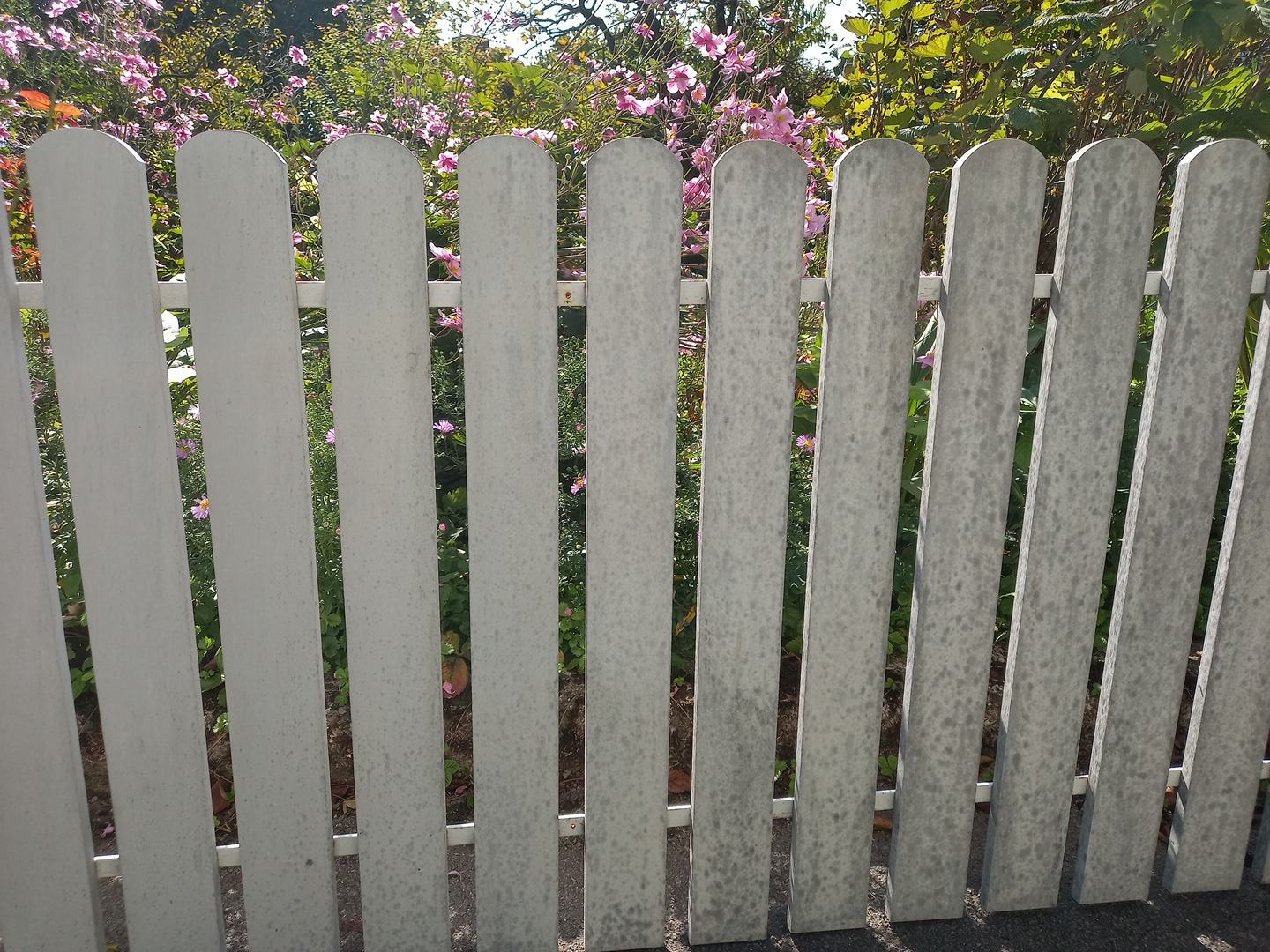 Podarim letvice za ograjo iz polne plastike