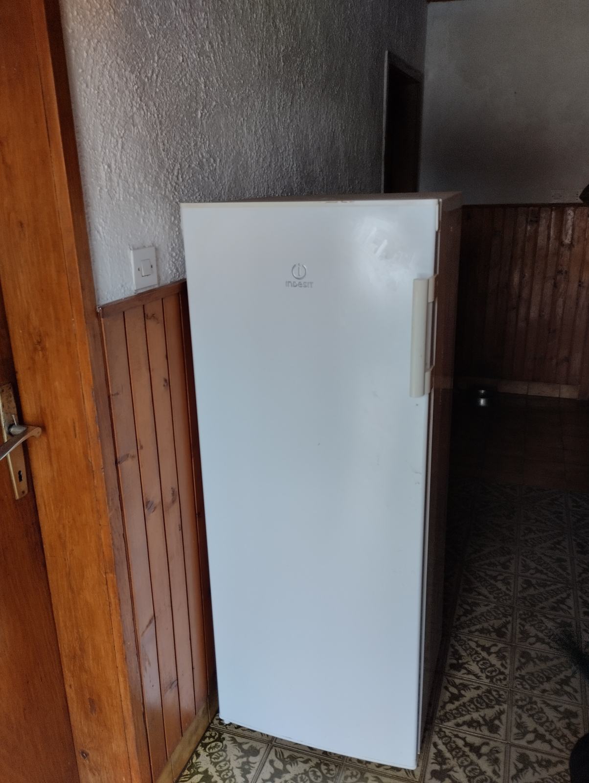 ZAMRZOVALNA OMARA 160 LITROV
