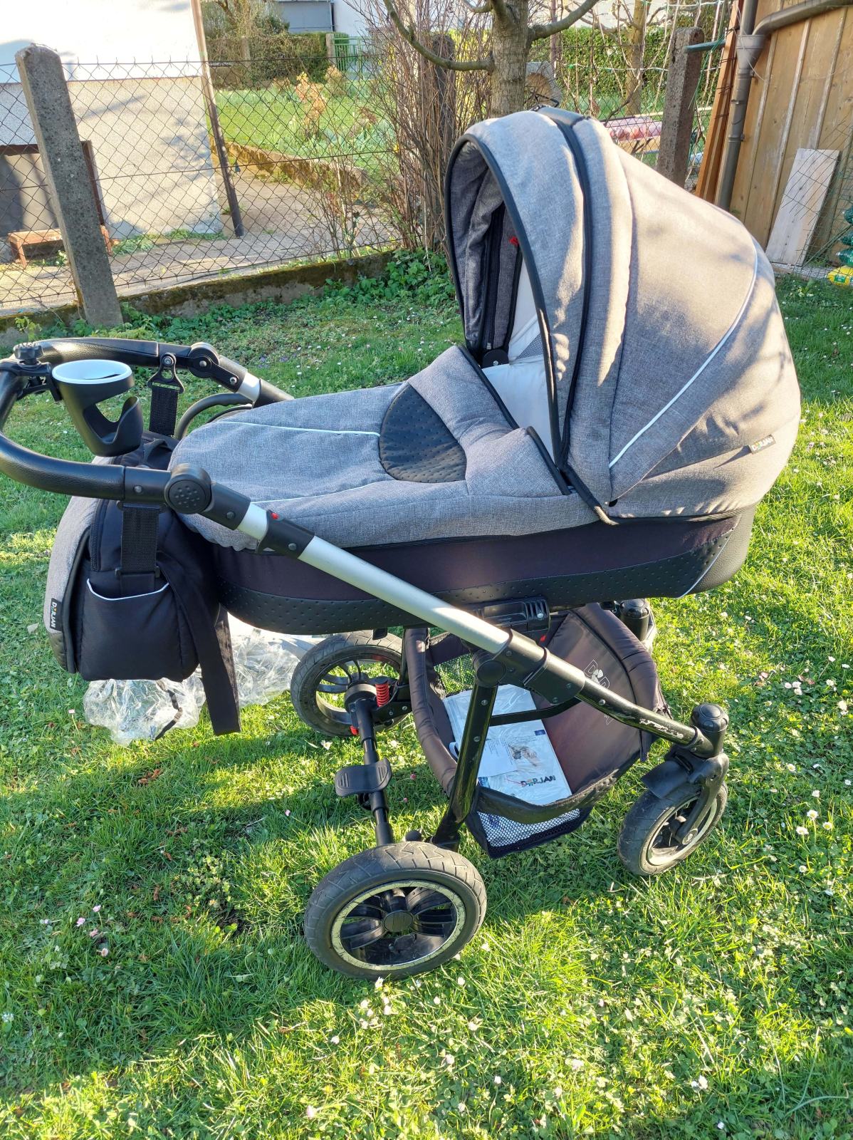 Otroški voziček Dorjan Basic Comfort 3v1, sive barve