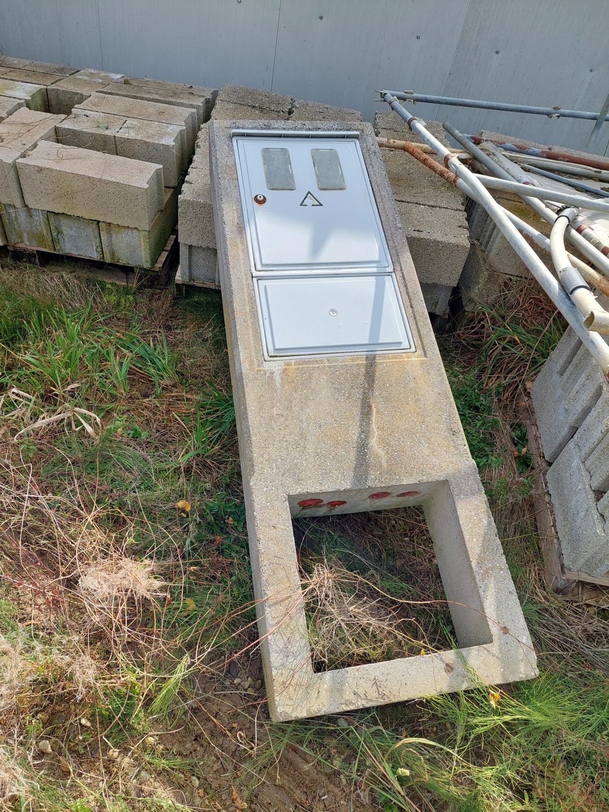 Betonska elektro omarica