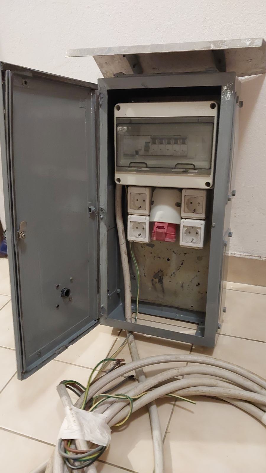 Gradbiščna elektro omarica