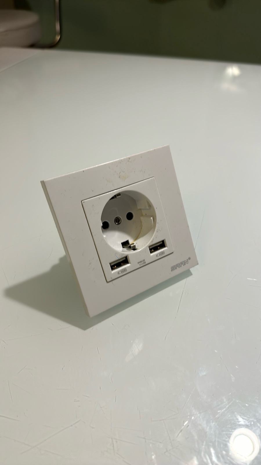 USB 5V električna vtičnica bela doza