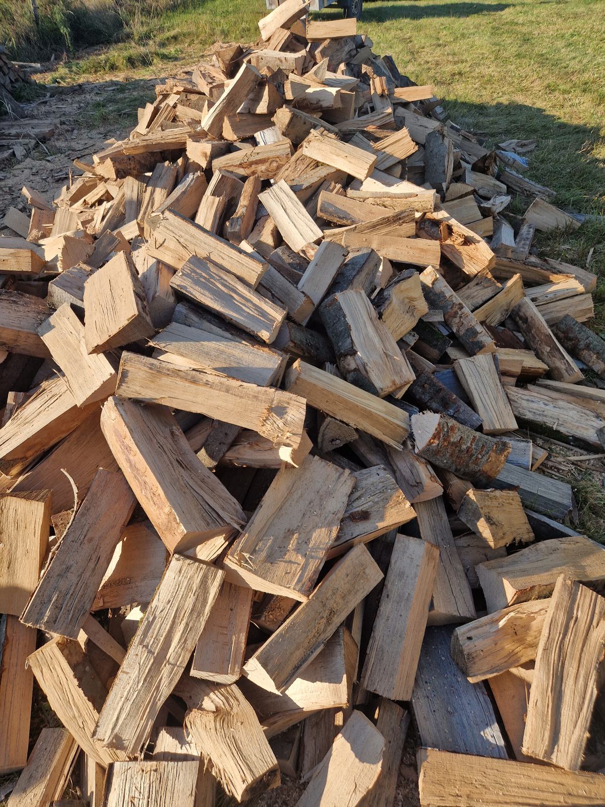 Suha bukova drva in drva akacije