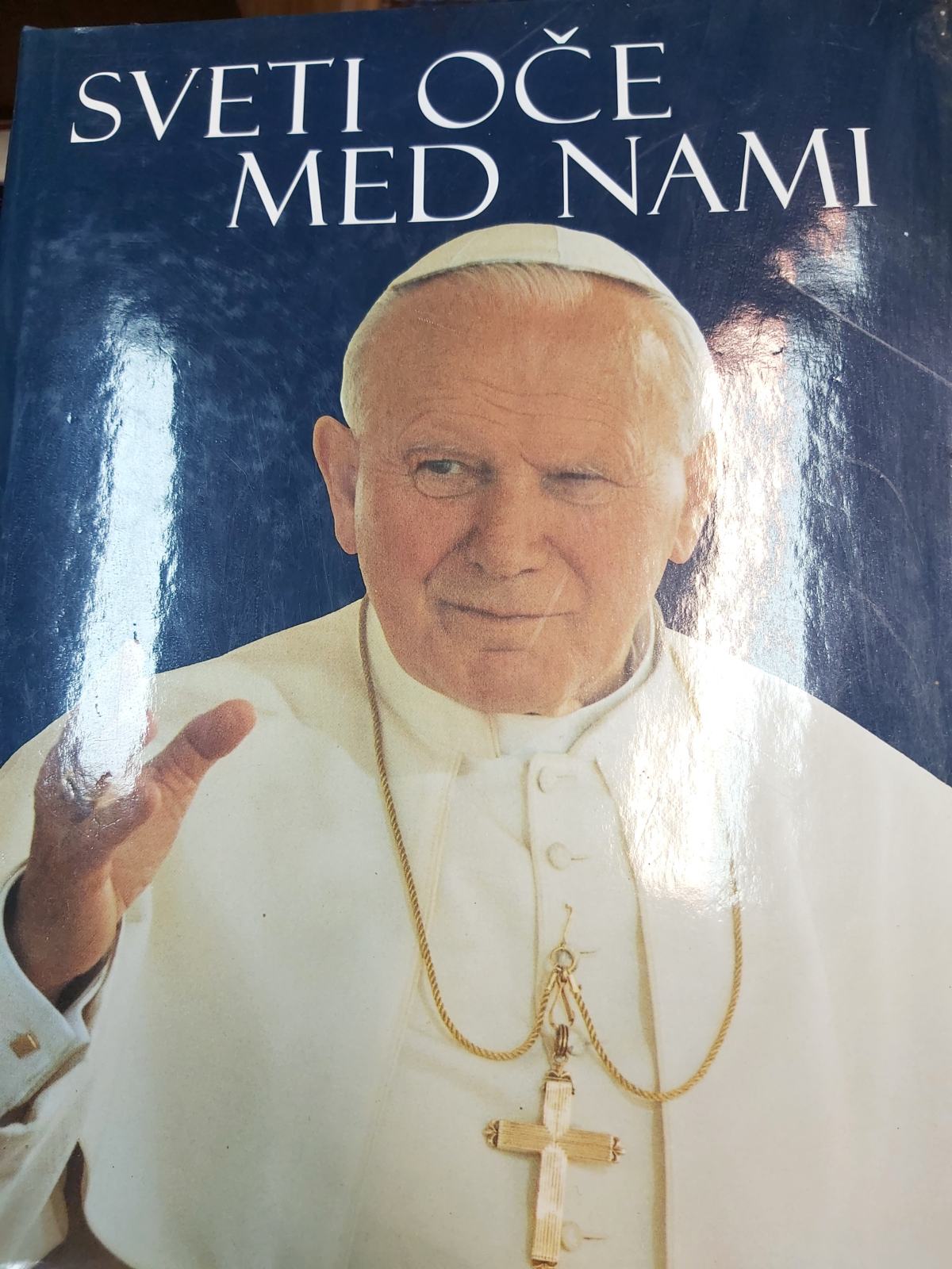 SVETI OČE MED NAMI